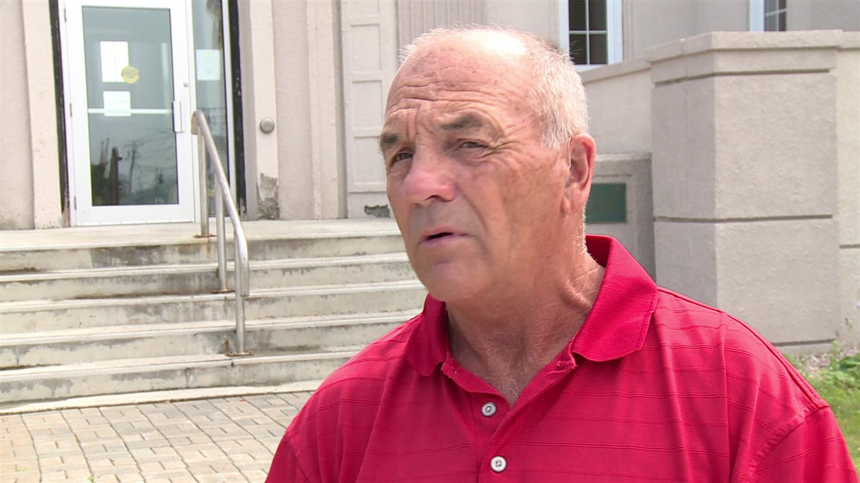 Dalhousie : gazon trop long et budget trop court | Radio-Canada