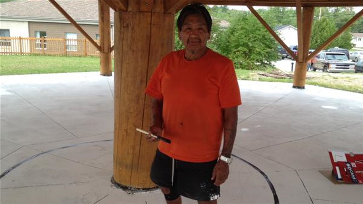 Les oeuvres de Frank Polson orneront Eagle Village | Radio-Canada