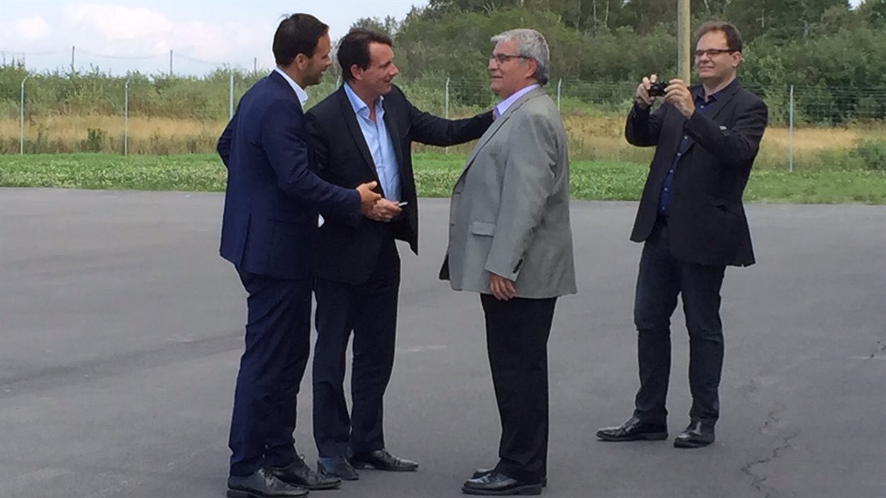 Pierre-Karl Péladeau poursuit sa tournée des régions à Alma | Radio-Canada
