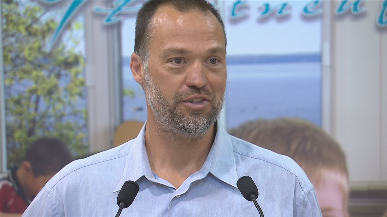 Joé Juneau implante un programme hockey-études à Pont-Rouge | Radio-Canada