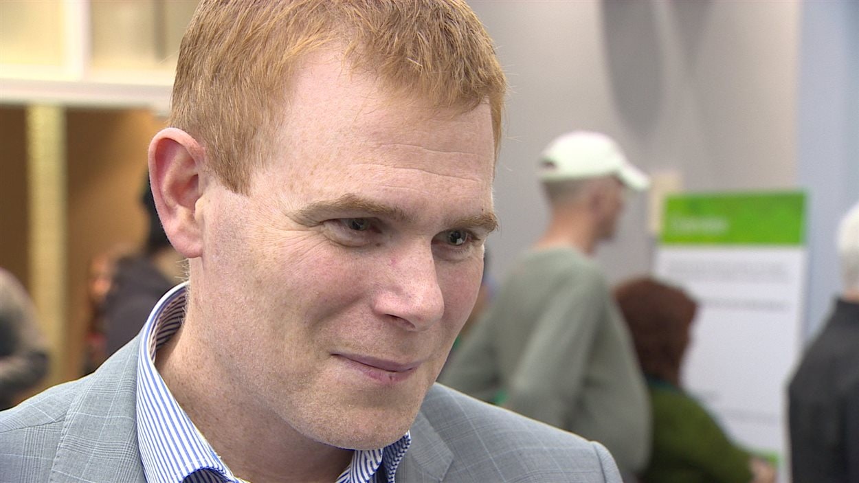 Un contrat sans appel d'offres à une ex-ministre saskatchewanaise ...