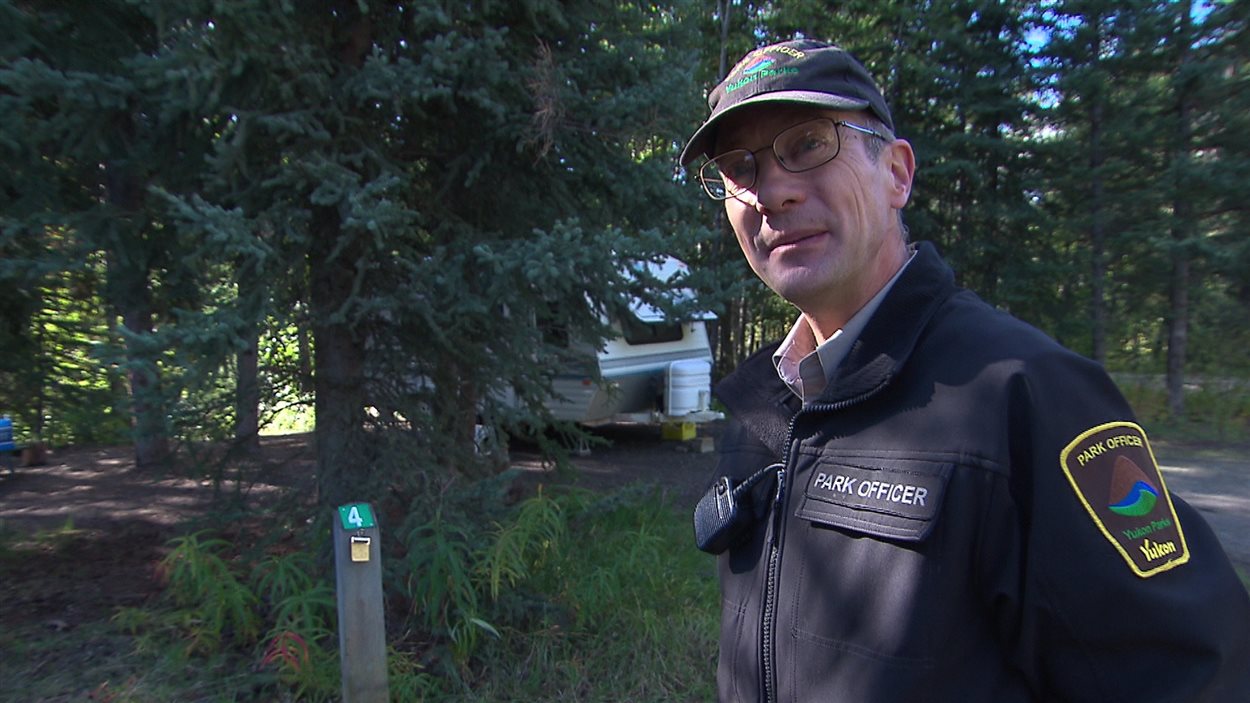 Des voleurs s'en prennent au bois offert dans les campings du Yukon ...