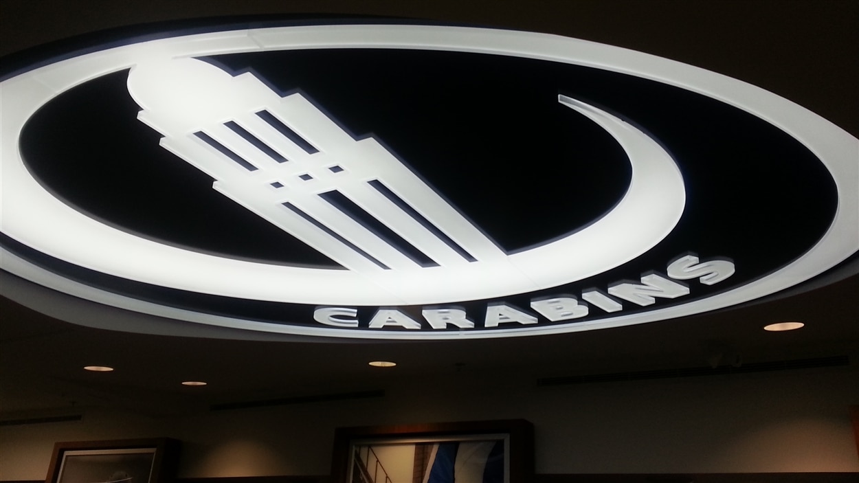 Nouveau vestiaire des Carabins : un gros « wow » | Radio-Canada