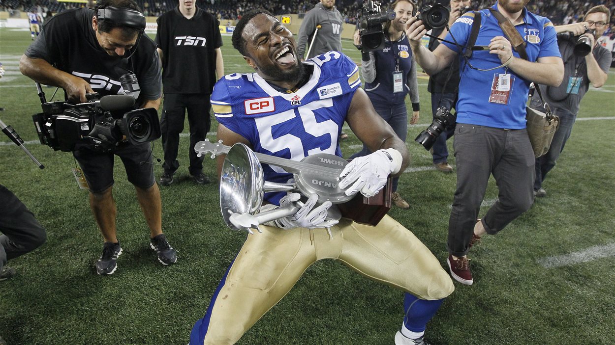 Les Blue Bombers de Winnipeg remportent le Banjo Bowl | Radio-Canada