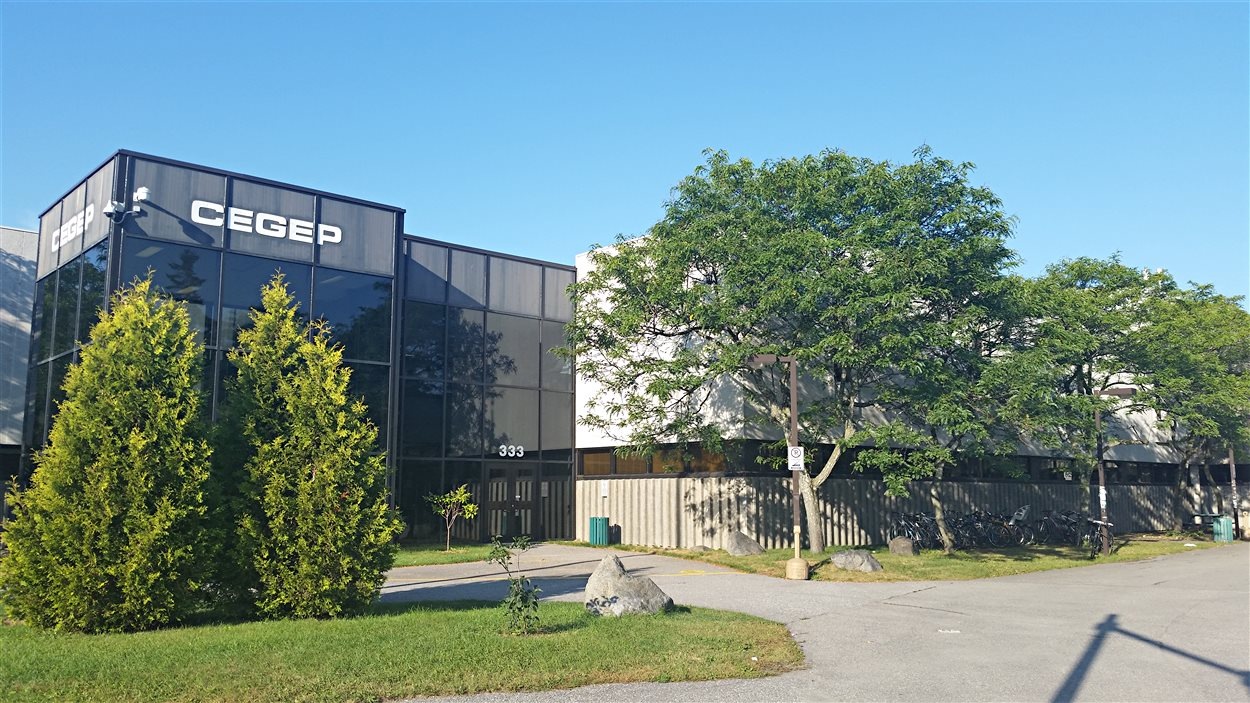 Retour en classe pour les cégépiens et collégiens de la région | Radio ...