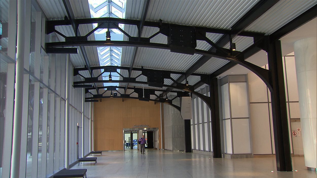 Montréal compte désormais dans son paysage la Tour Deloitte, haute de ...