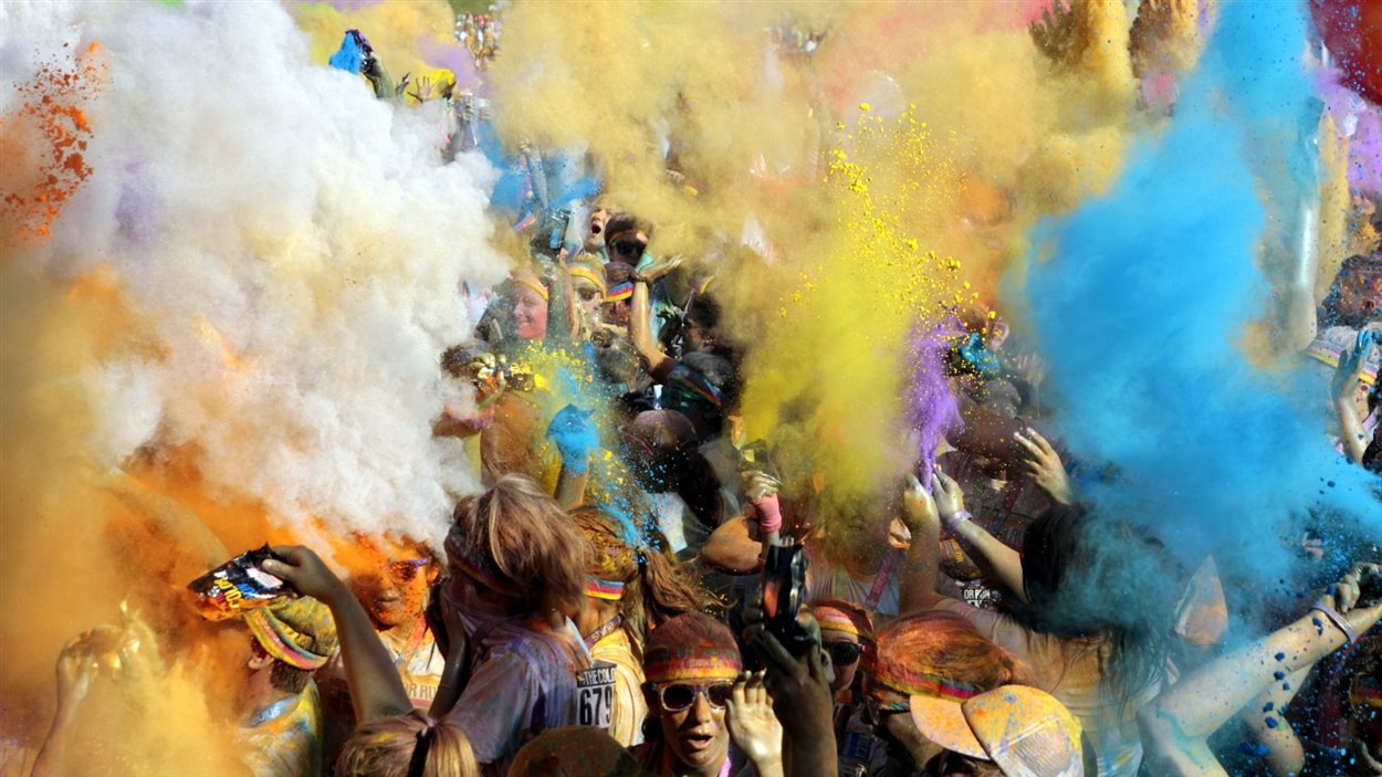 Plus de 5000 coureurs participent à la Color Run à Sherbrooke | Radio ...