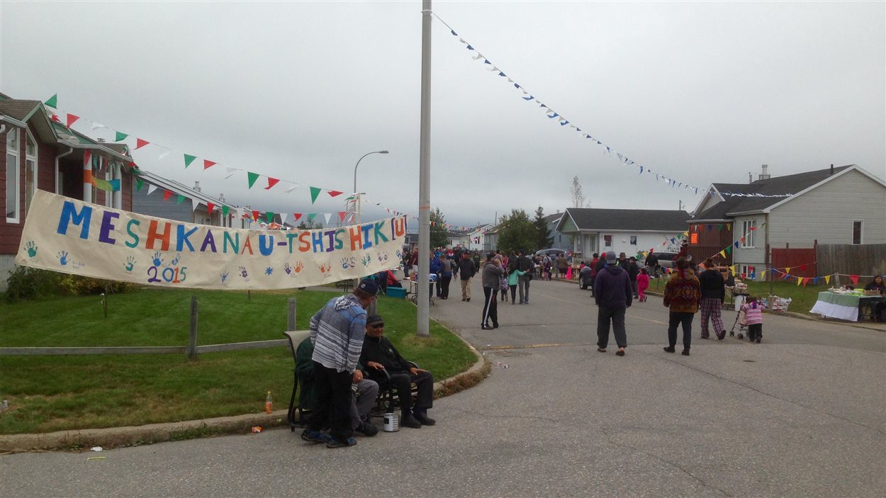 Une fête de quartier à Uashat pour célébrer la vie | Radio-Canada