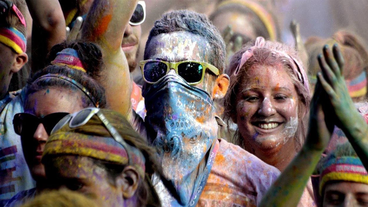 Plus de 5000 coureurs participent à la Color Run à Sherbrooke | Radio ...