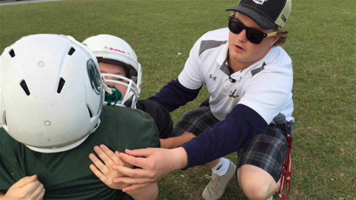 Football : former les entraîneurs pour protéger les jeunes | Radio-Canada
