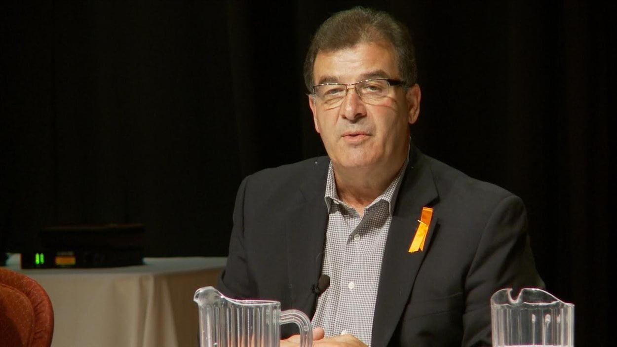 Une lutte de titans dans Kenora | Radio-Canada