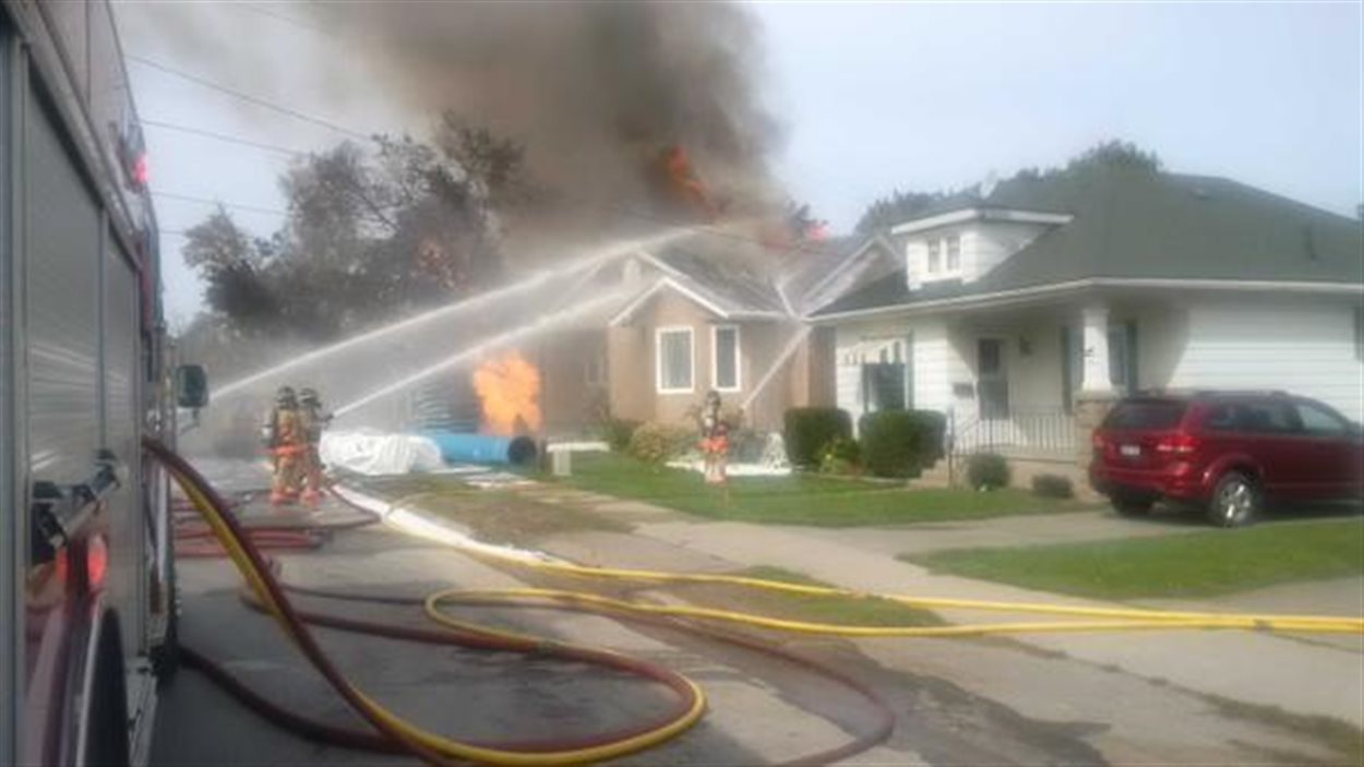 L'explosion d'une conduite de gaz met le feu à une résidence à ...