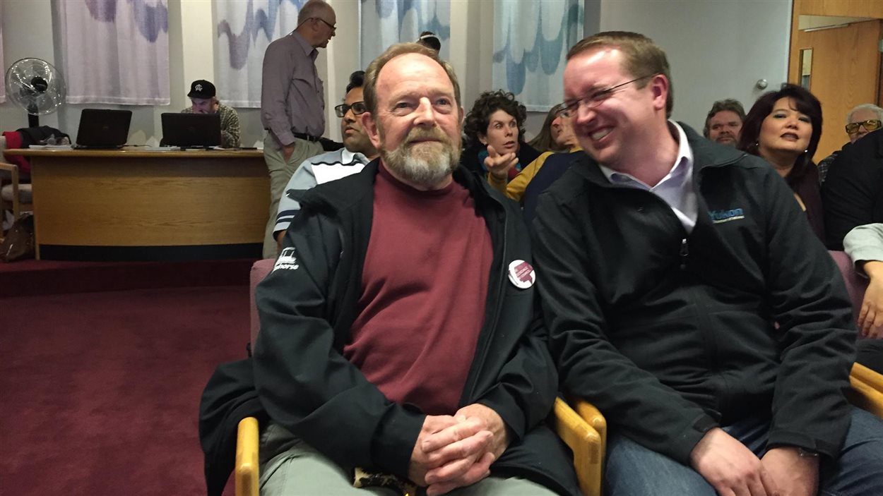 Élections municipales : Dan Curtis réélu à Whitehorse | Radio-Canada