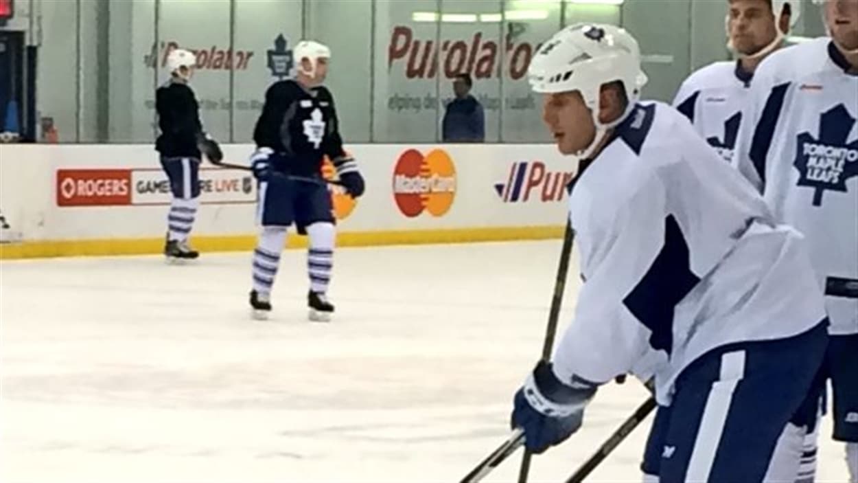 Clune monte chez les Maple Leafs | Radio-Canada