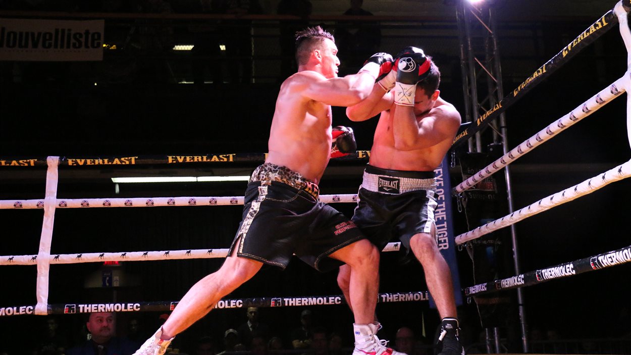 Victoire au premier round pour Simon Kean | Radio-Canada