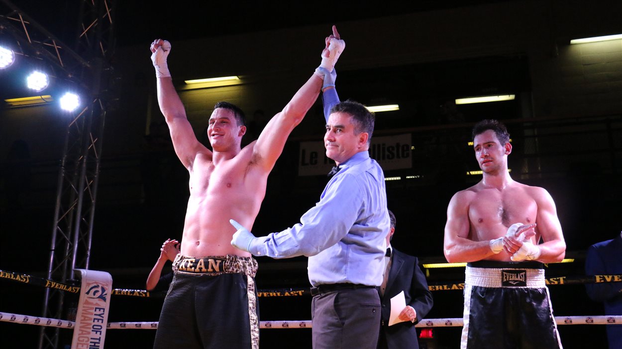 Victoire au premier round pour Simon Kean | Radio-Canada