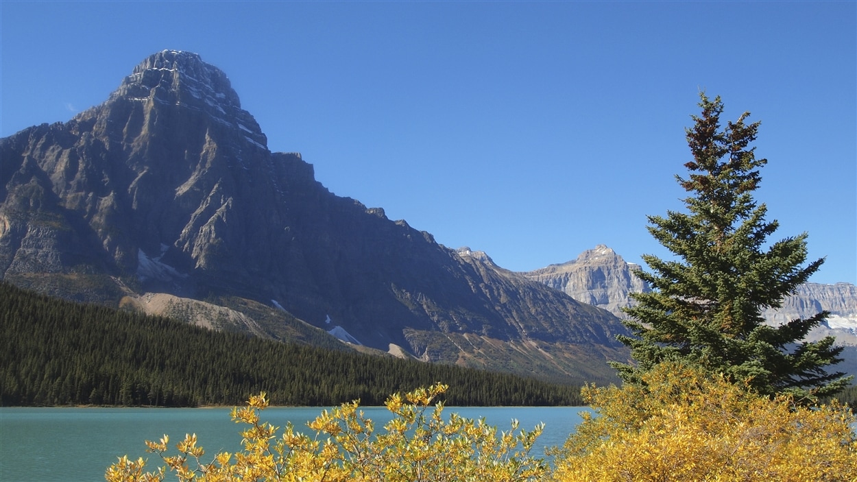 Le tourisme se porte bien dans les Rocheuses | Radio-Canada