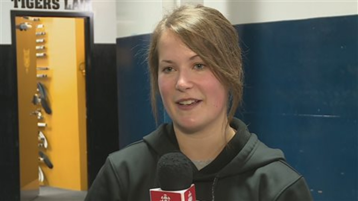 Rencontre avec Sarah Robichaud, une hockeyeuse qui se démarque | Radio ...