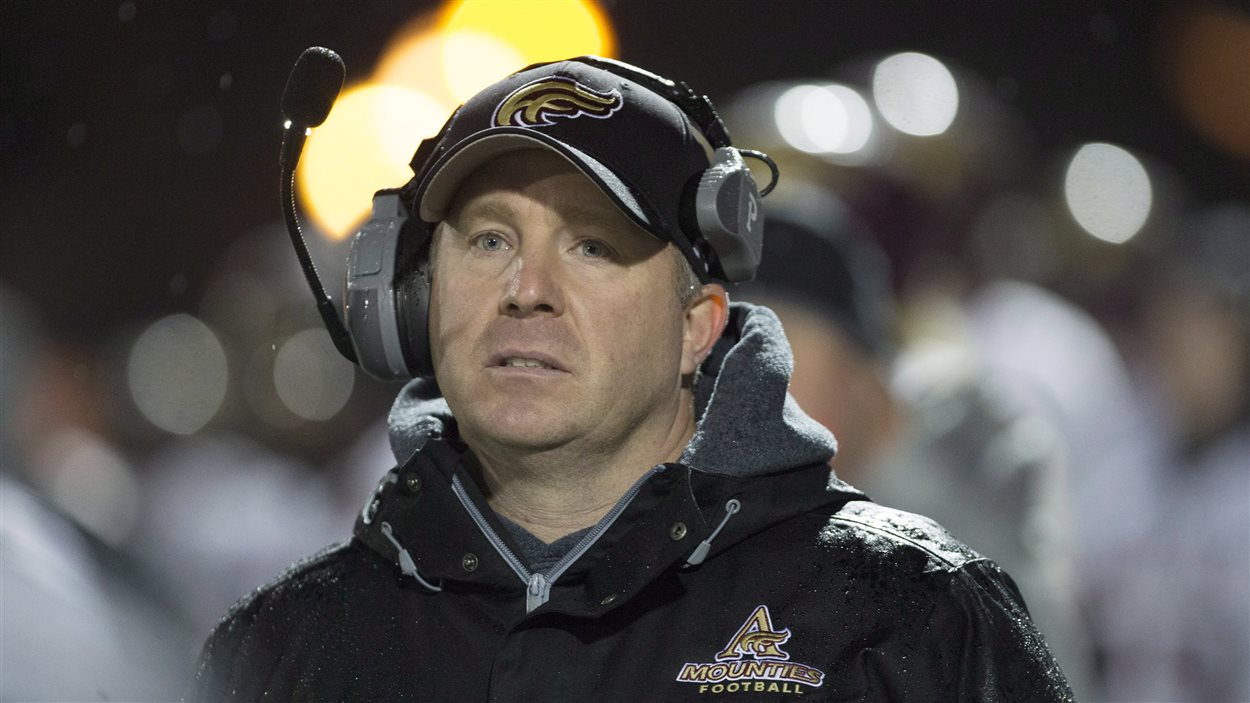 Football : l'entraîneur-chef de Mount Allison quitte ses fonctions ...