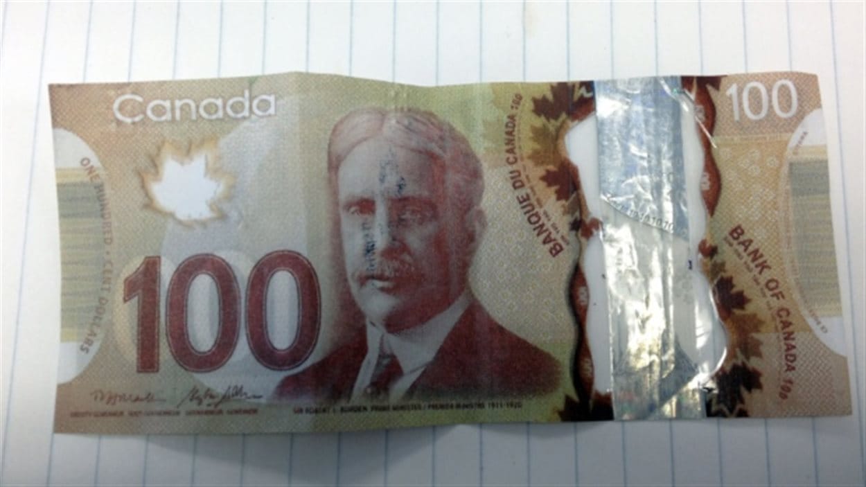 Faux billets de 100 $ dans la région de Kamsack | Radio-Canada