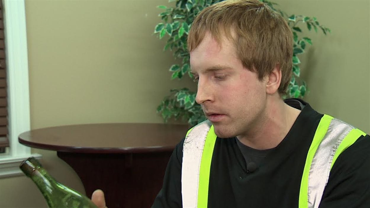 Une bière plus que centenaire repêchée des eaux d'Halifax | Radio-Canada