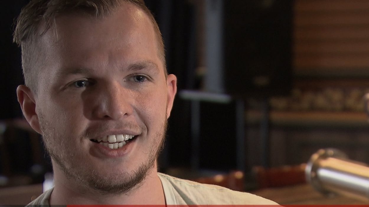 L'accent « british » de Sam Tucker charme les oreilles gaspésiennes ...