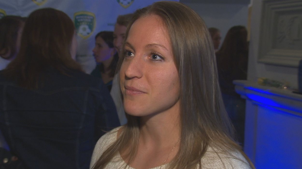 Sherbrooke: des honneurs pour Josée Bélanger | Radio-Canada