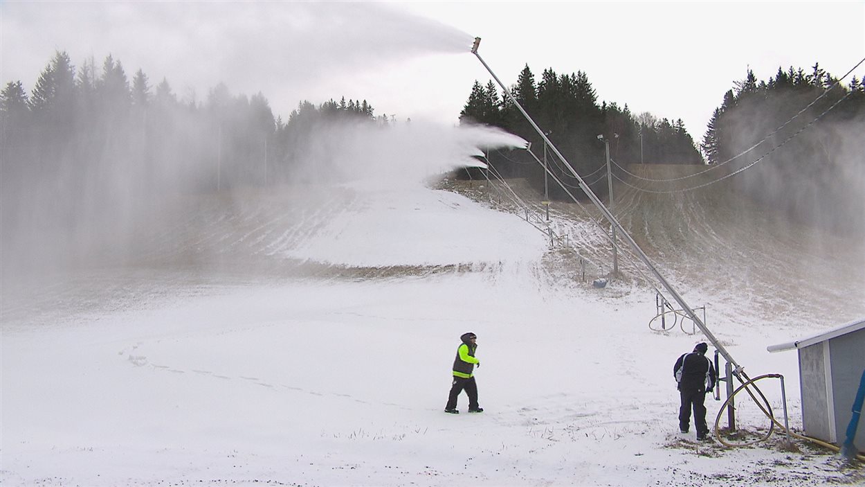 Le centre de ski Poley Mountain prêt pour la nouvelle saison | Radio-Canada