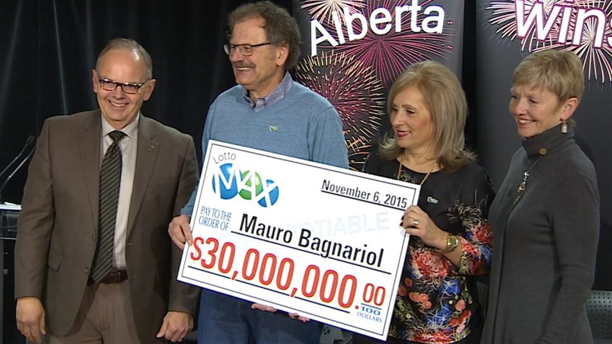 Un homme d’Edmonton gagne 30 M$ au Lotto Max | Radio-Canada