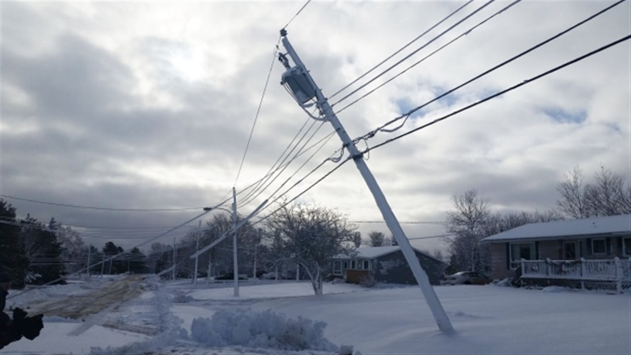 Des milliers d'abonnés sans électricité en Atlantique après la première ...