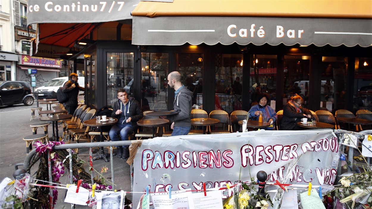 Frappé de plein fouet par les attentats, le Café bonne bière de Paris ...