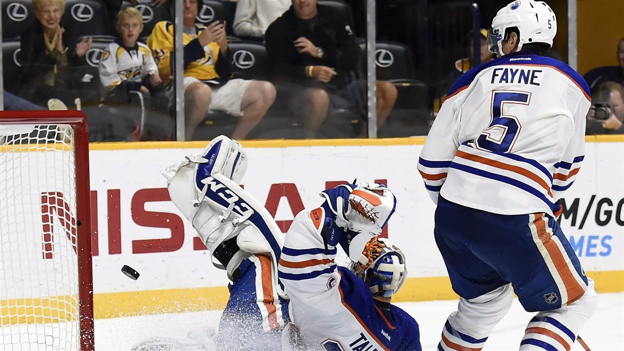 Les Oilers soumettent Mark Fayne au ballottage | Radio-Canada