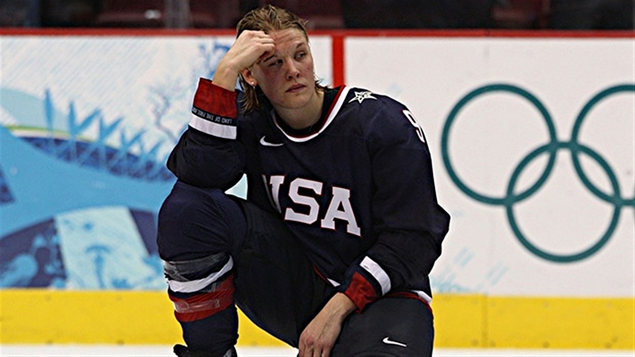 Première suspension de l'histoire dans la Ligue nationale de hockey ...