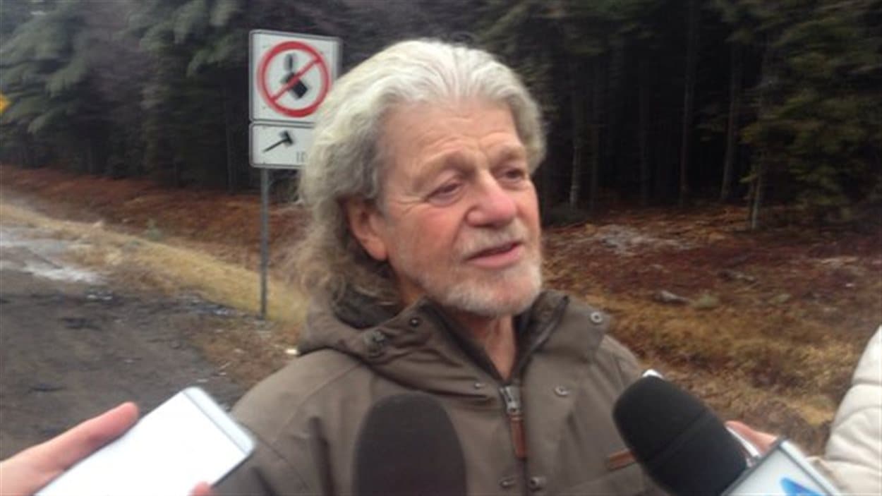 Bouleversé, le grand-père de Cédrika Provencher se rend sur les lieux ...