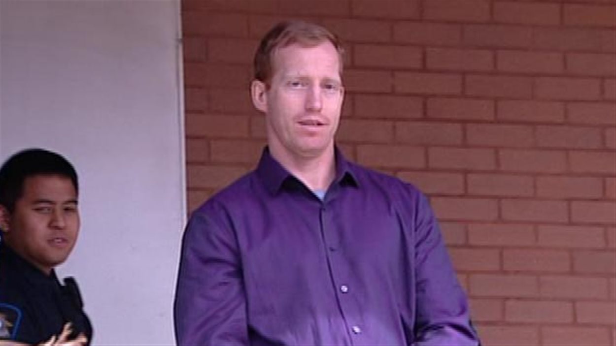 Travis Vader de retour derrière les barreaux | Radio-Canada