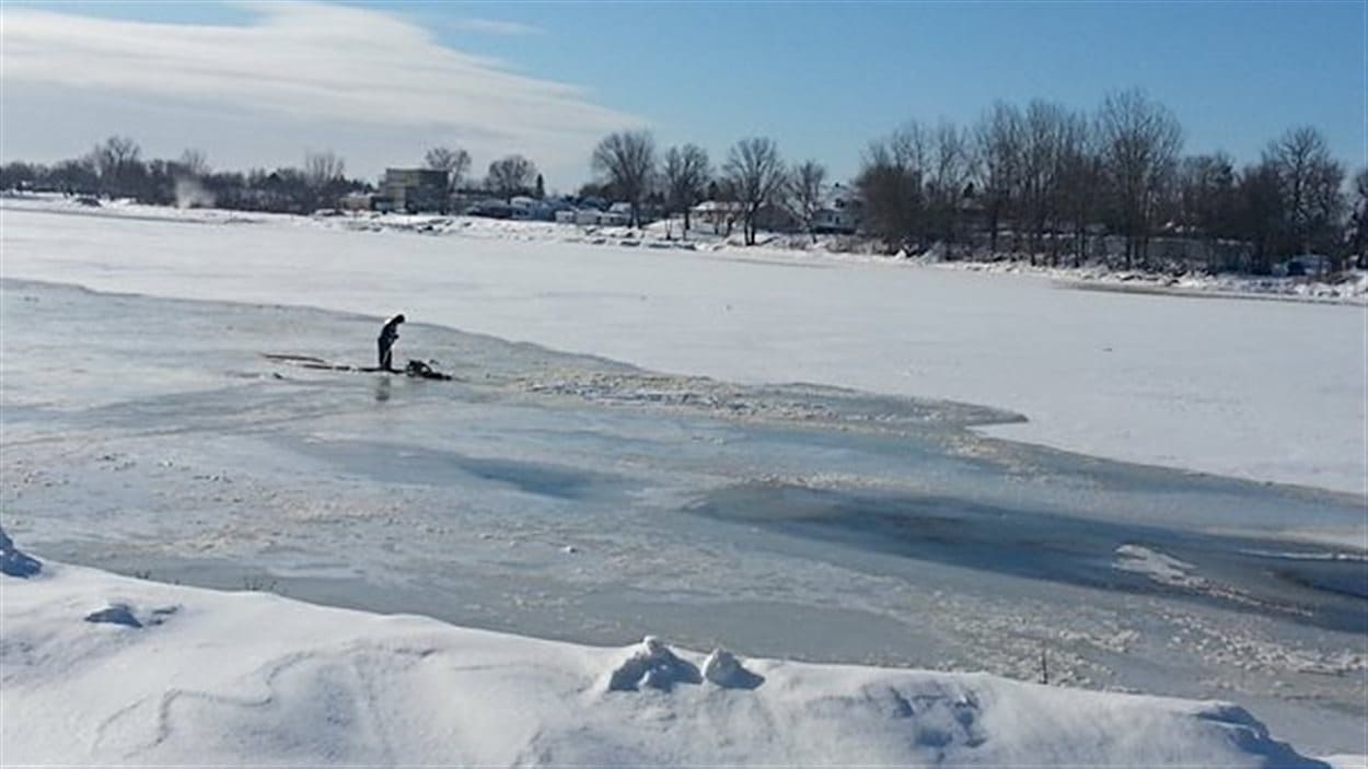 Les pourvoyeurs s'installent enfin pour le début de la pêche aux ...