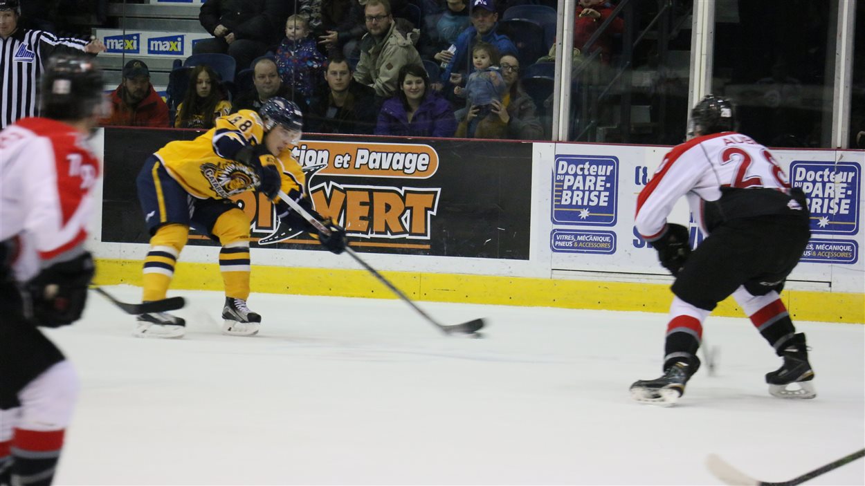 Rentrée réussie : quatre mentions d'aide pour Timashov | Radio-Canada