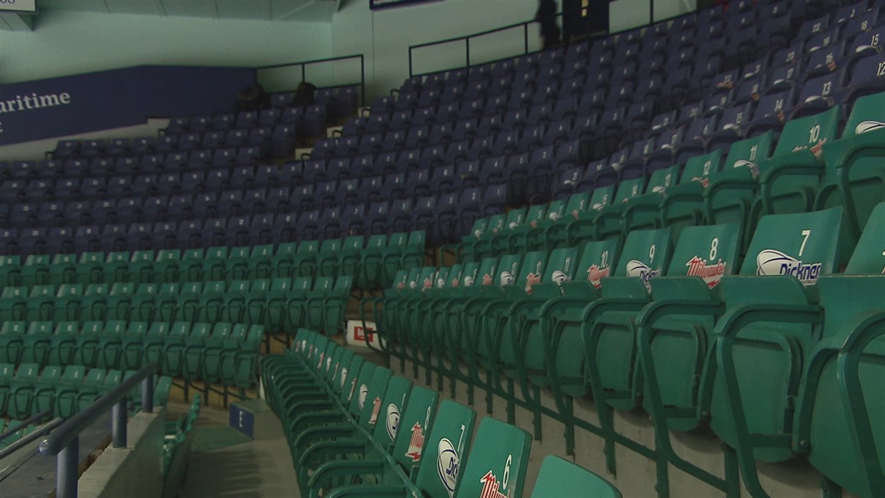Colisée de Rimouski : le remplacement des bancs coûtera moins cher que ...