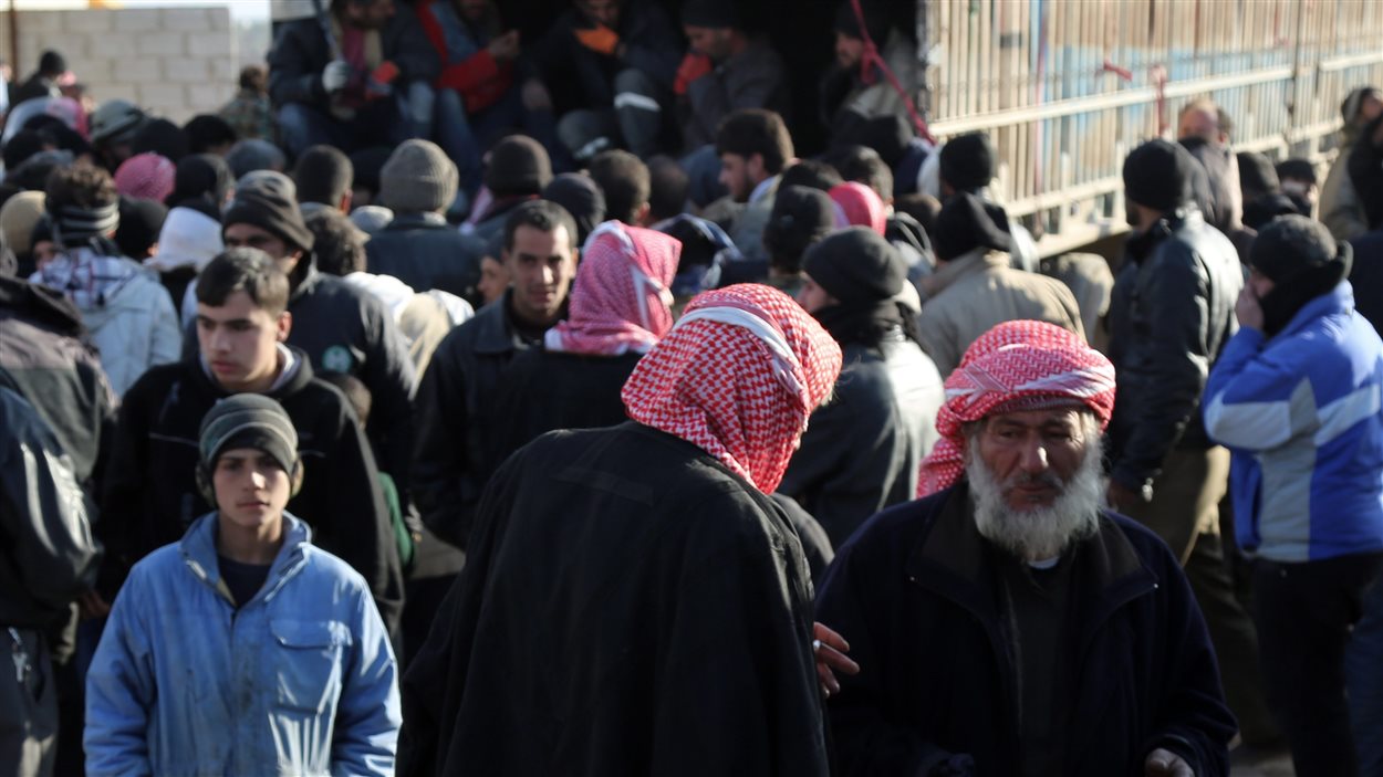 L'exode d'Alep prend de l'ampleur | Radio-Canada