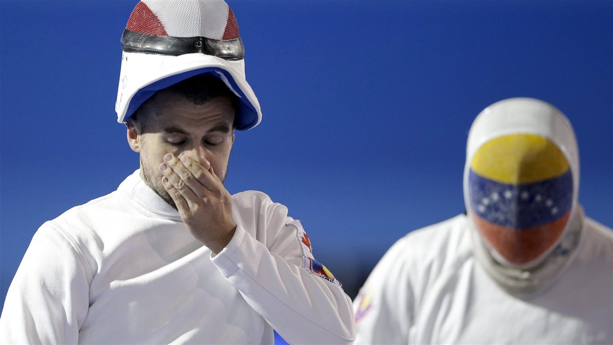 Dernière chance de qualification pour le tournoi d'épée par équipe de ...