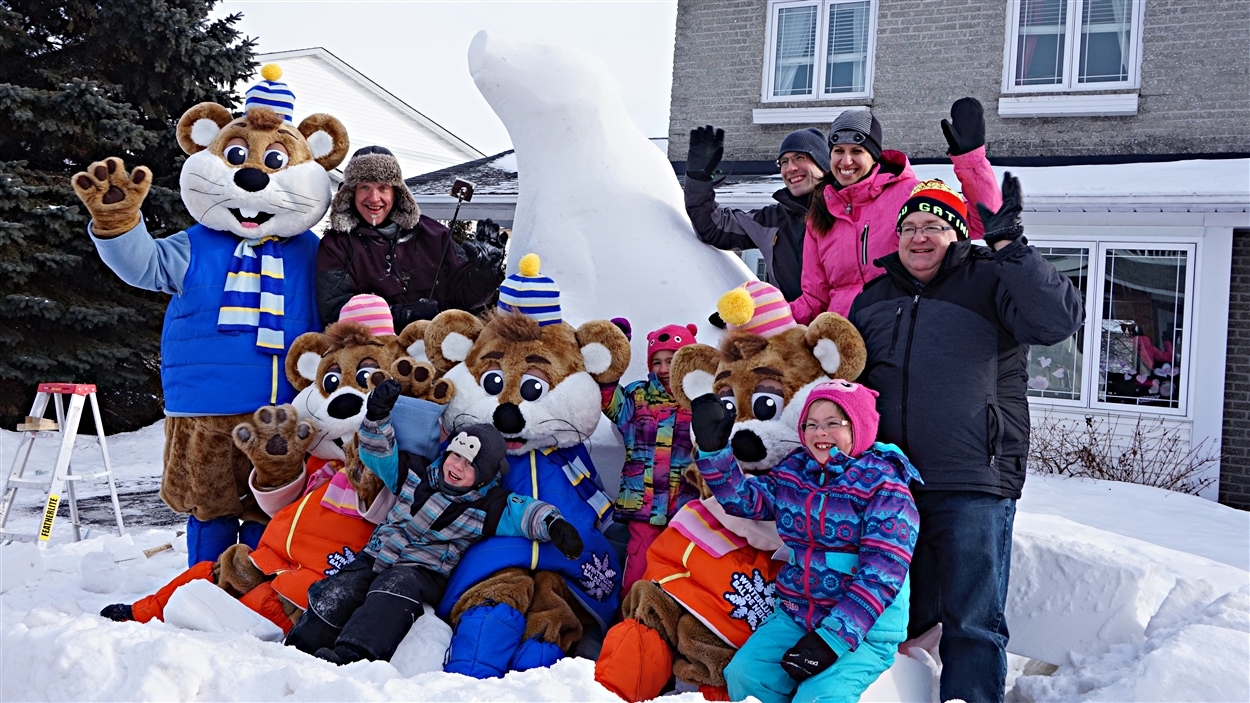Une sculpture de neige, un cadeau bien spécial du Bal de neige | Radio ...