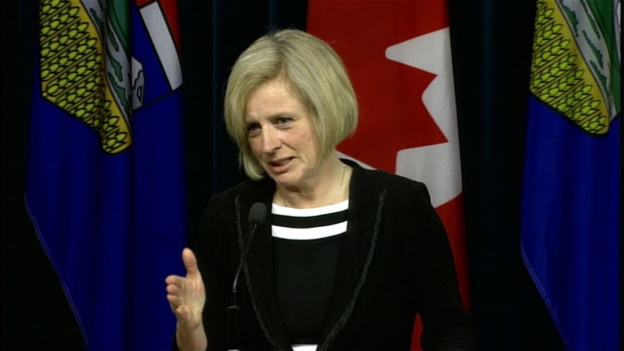 Le dialogue se poursuit entre Rachel Notley et Philippe Couillard ...