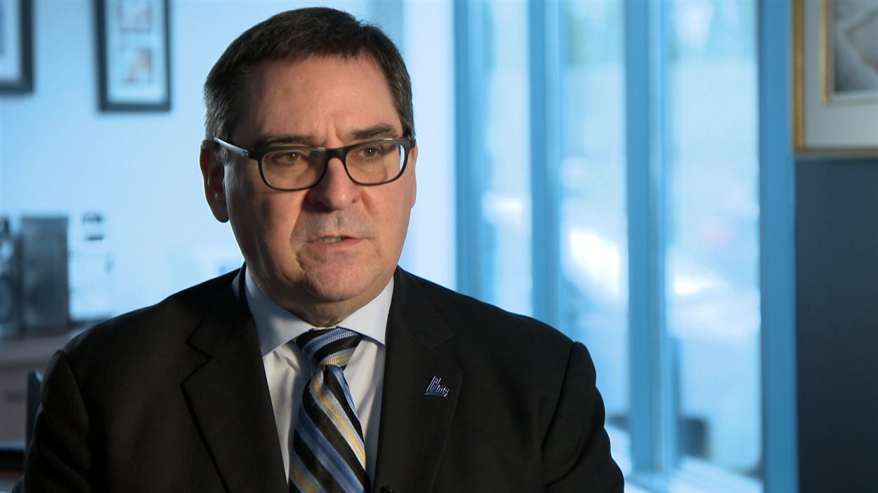 Le commissaire Courteau se prononce sur le nom de la LHJMQ | Radio-Canada