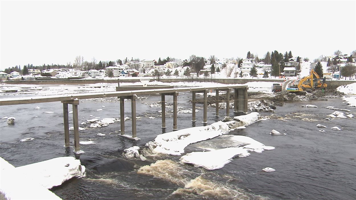 Dynamitage au centre-ville d’Alma | Radio-Canada