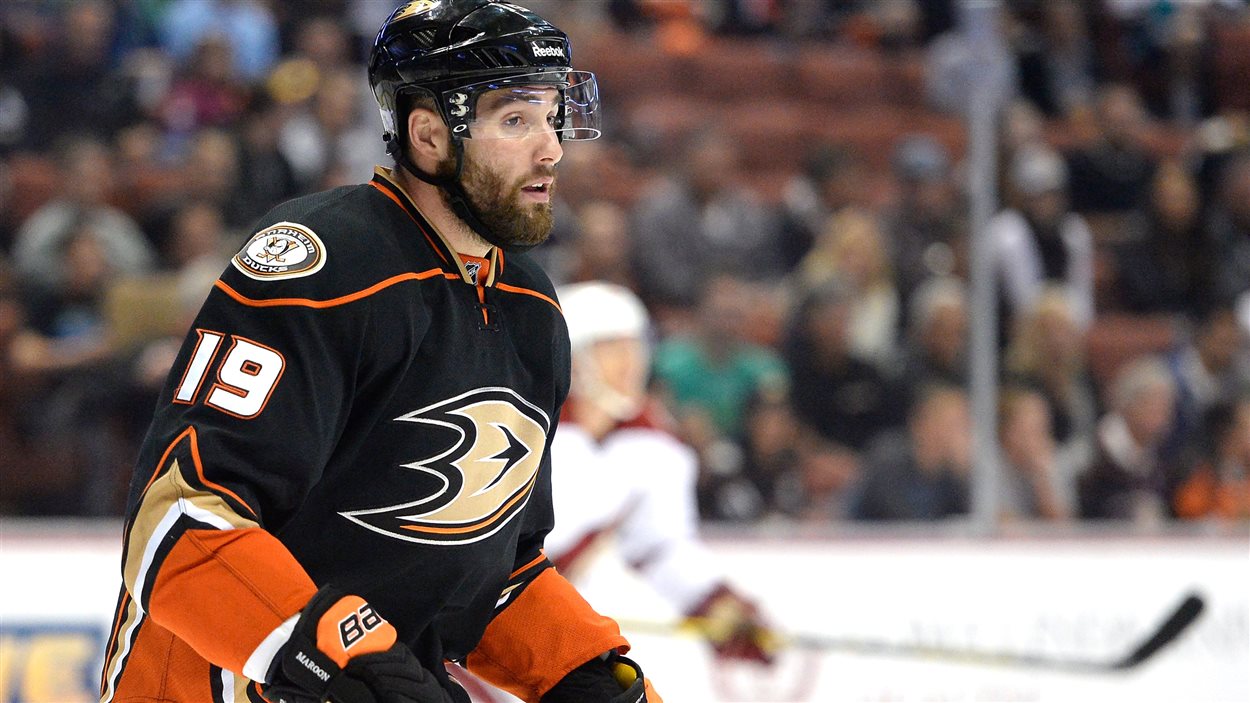 Patrick Maroon se joint aux Oilers | Radio-Canada