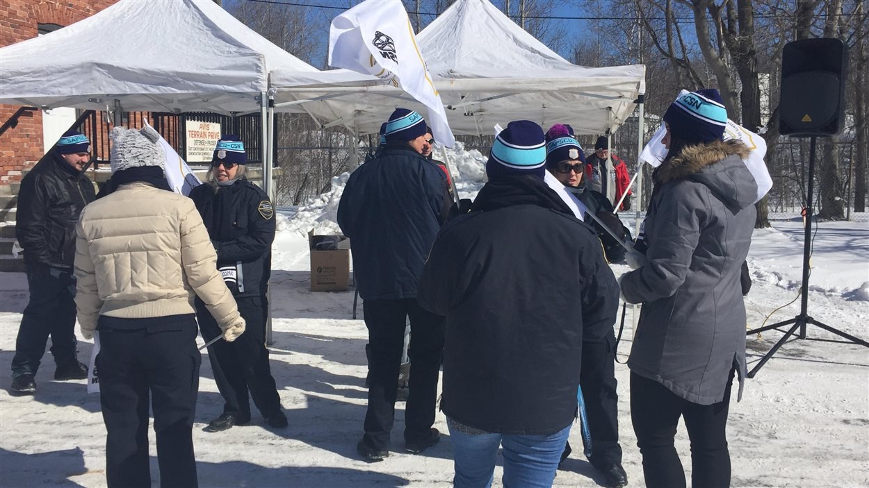 Manifestation à la prison Talbot : les agents de la paix dénoncent le ...