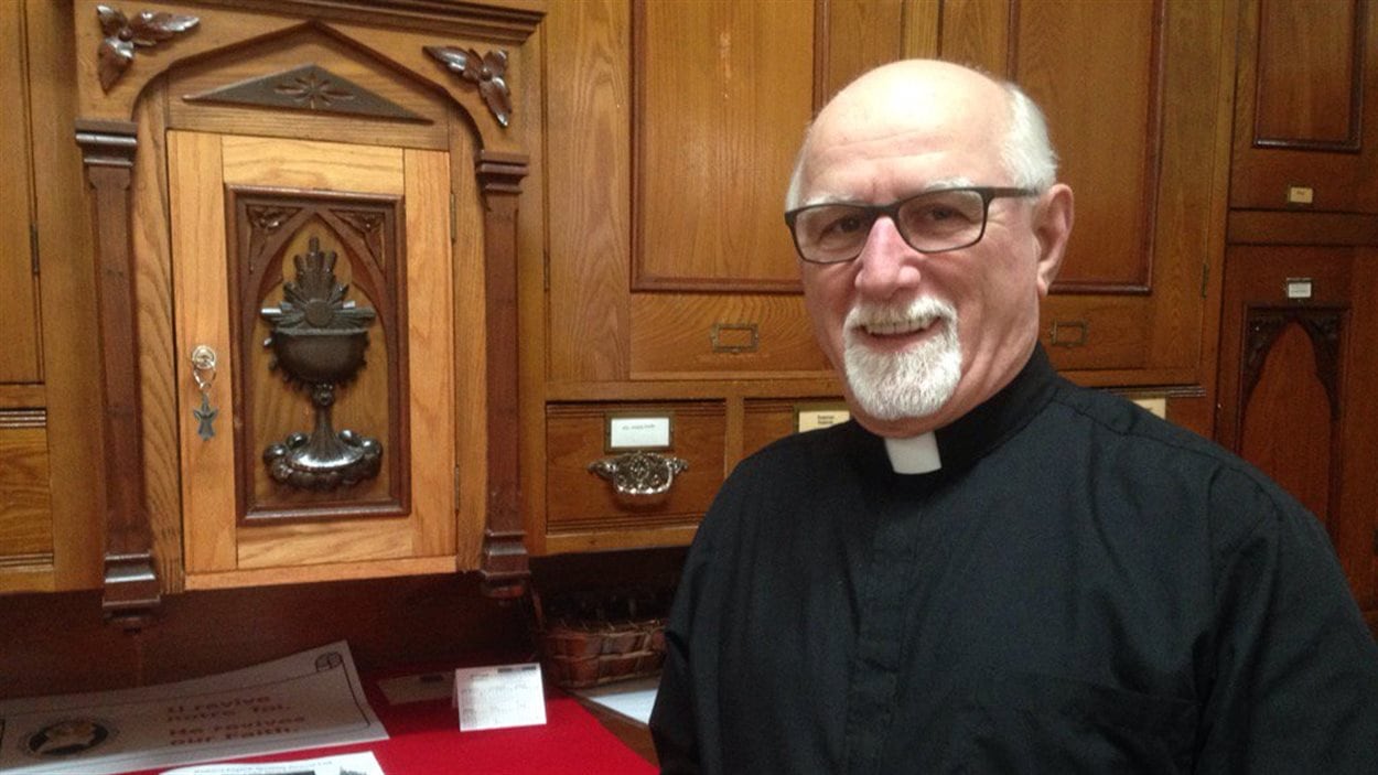 L'aide apportée par un prêtre du Québec est bien reçue à Bathurst ...