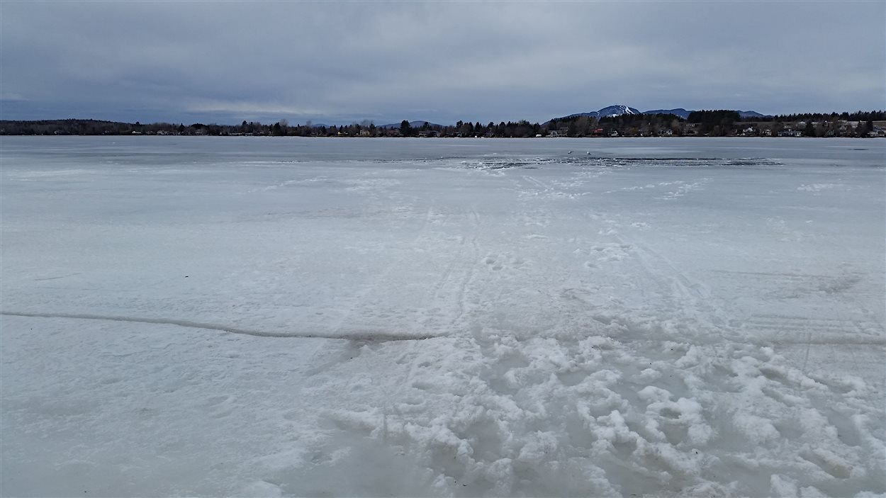 Attention glace mince : des pêcheurs téméraires s'aventurent toujours ...
