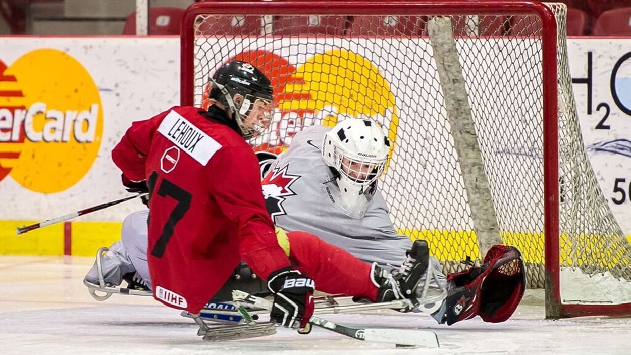 Le hockey sur luge, une occasion inattendue pour un jeune gardien de ...