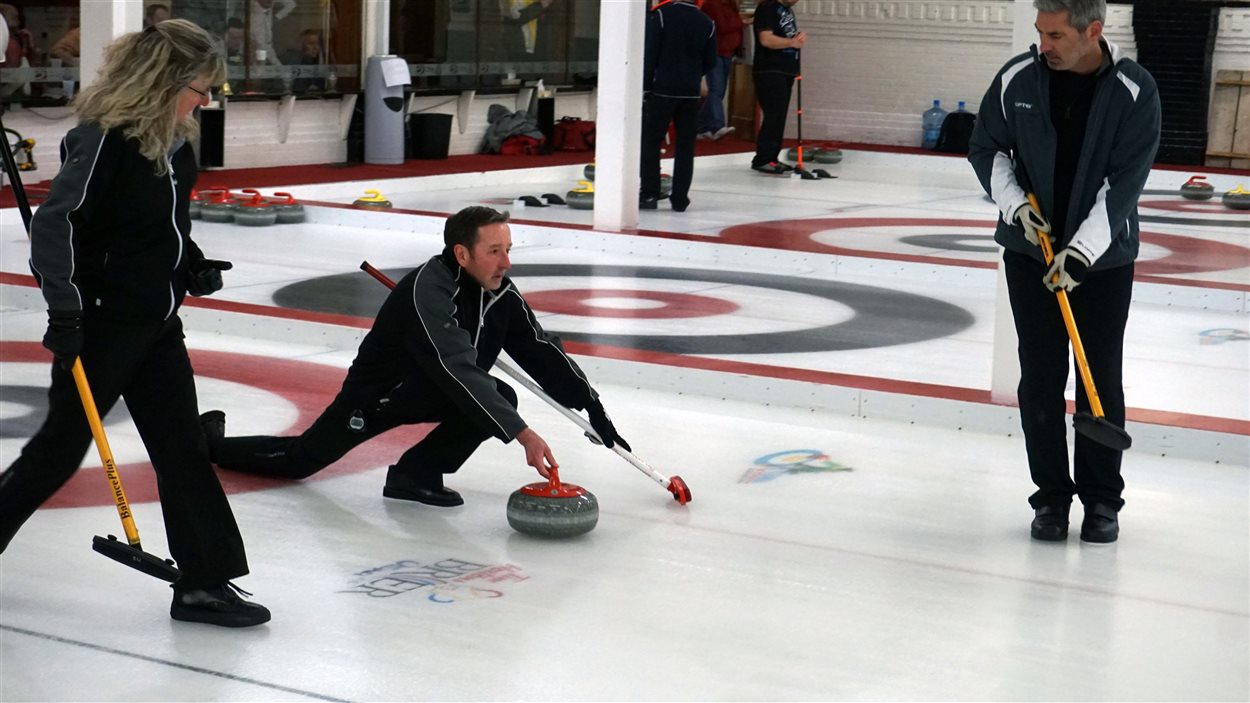 Après le Brier, Ottawa accueille un tournoi de curling LGBT | Radio-Canada